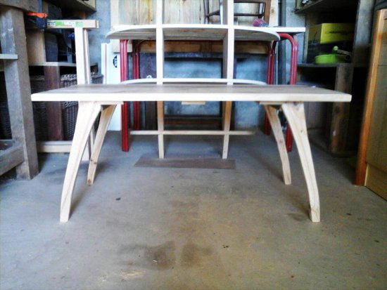 DIY Pallet Coffee Table with Arched Legs - Pallets Pro