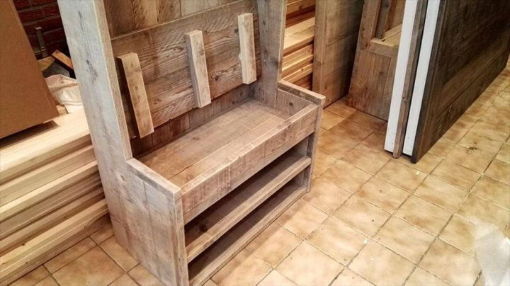 DIY Wood Pallet Hall Tree - Pallets Pro