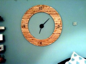 DIY Round Shape Pallet Clock - Pallets Pro